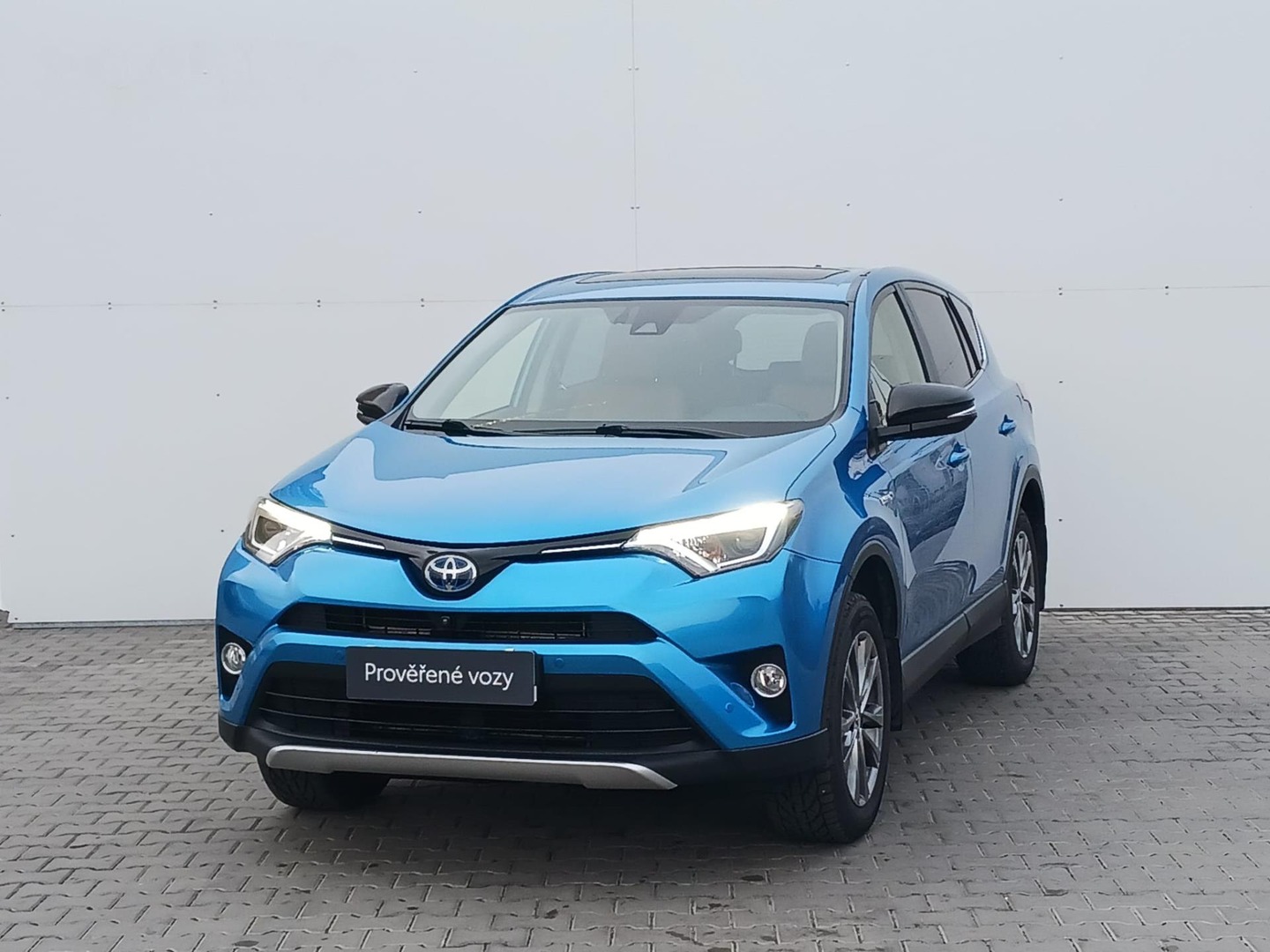 Nabídka vozu Toyota RAV4 2.5 Hybrid 439 900 Kč AUTOBOND PLUS OSTRAVA ...