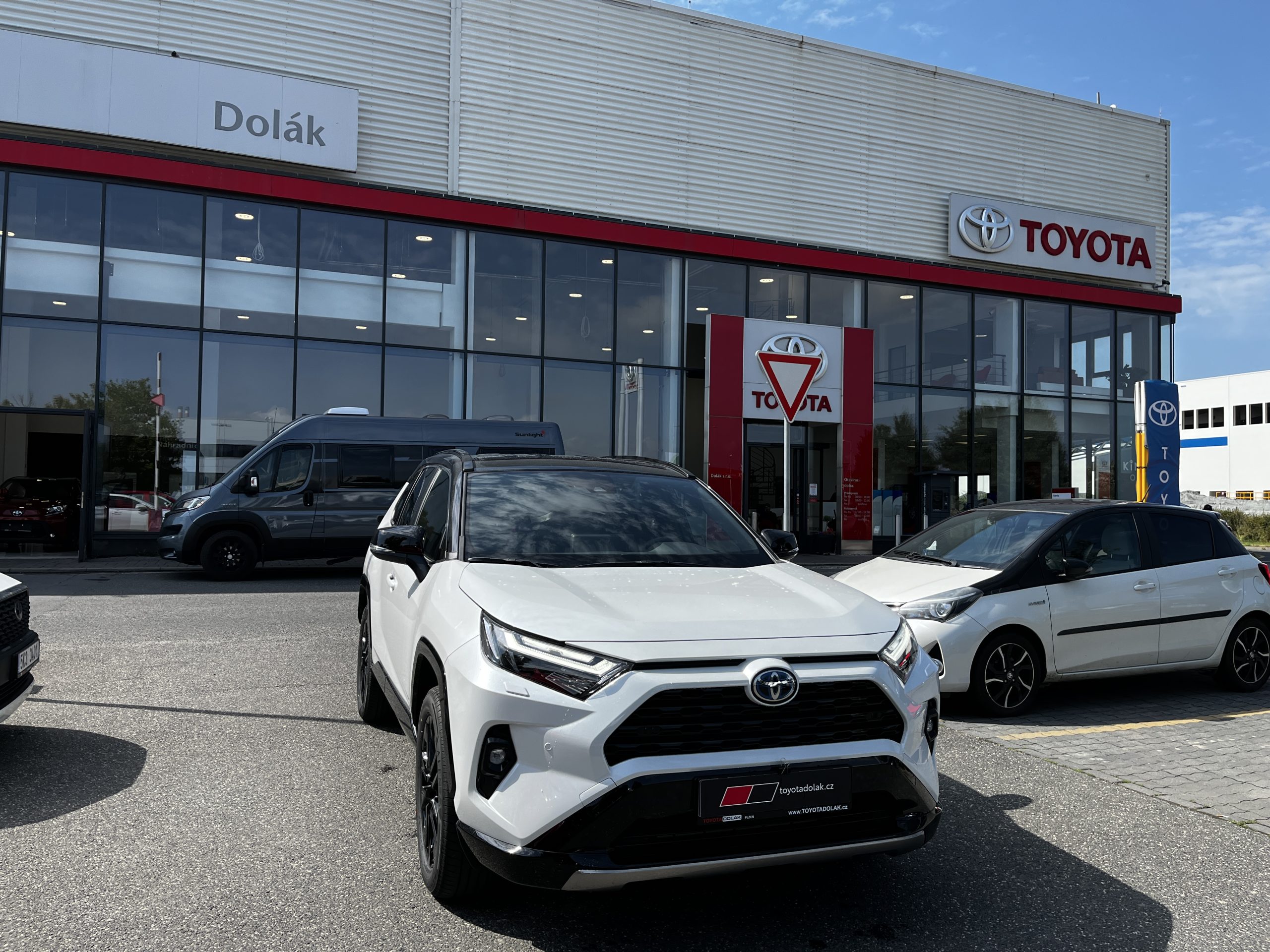 Nabídka vozu Toyota RAV4 2.5 Hybrid 2024 1 019 900 Kč s DPH Toyota ...