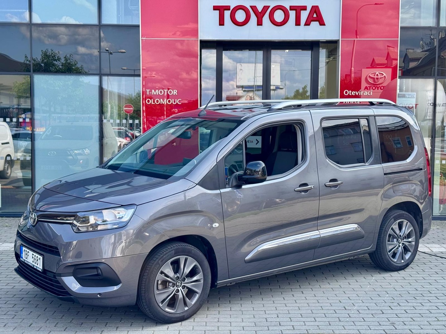 Nabídka vozu Toyota PROACE 1.2 Benzín 2021 529 000 Kč s DPH T-MOTOR ...