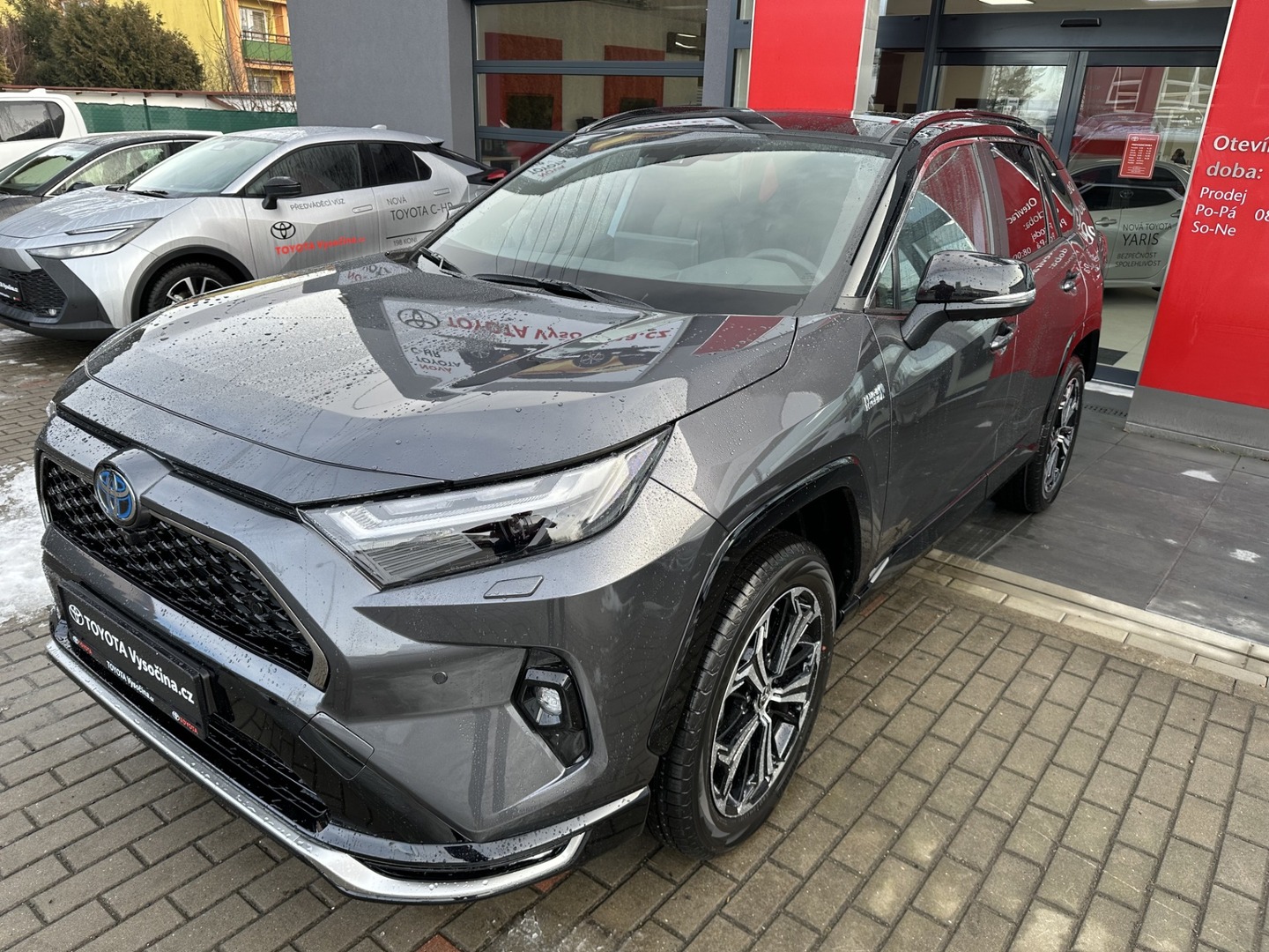 Nabídka vozu Toyota RAV4 2.5 Plug-in hybrid 2025 1 199 900 Kč s DPH T ...
